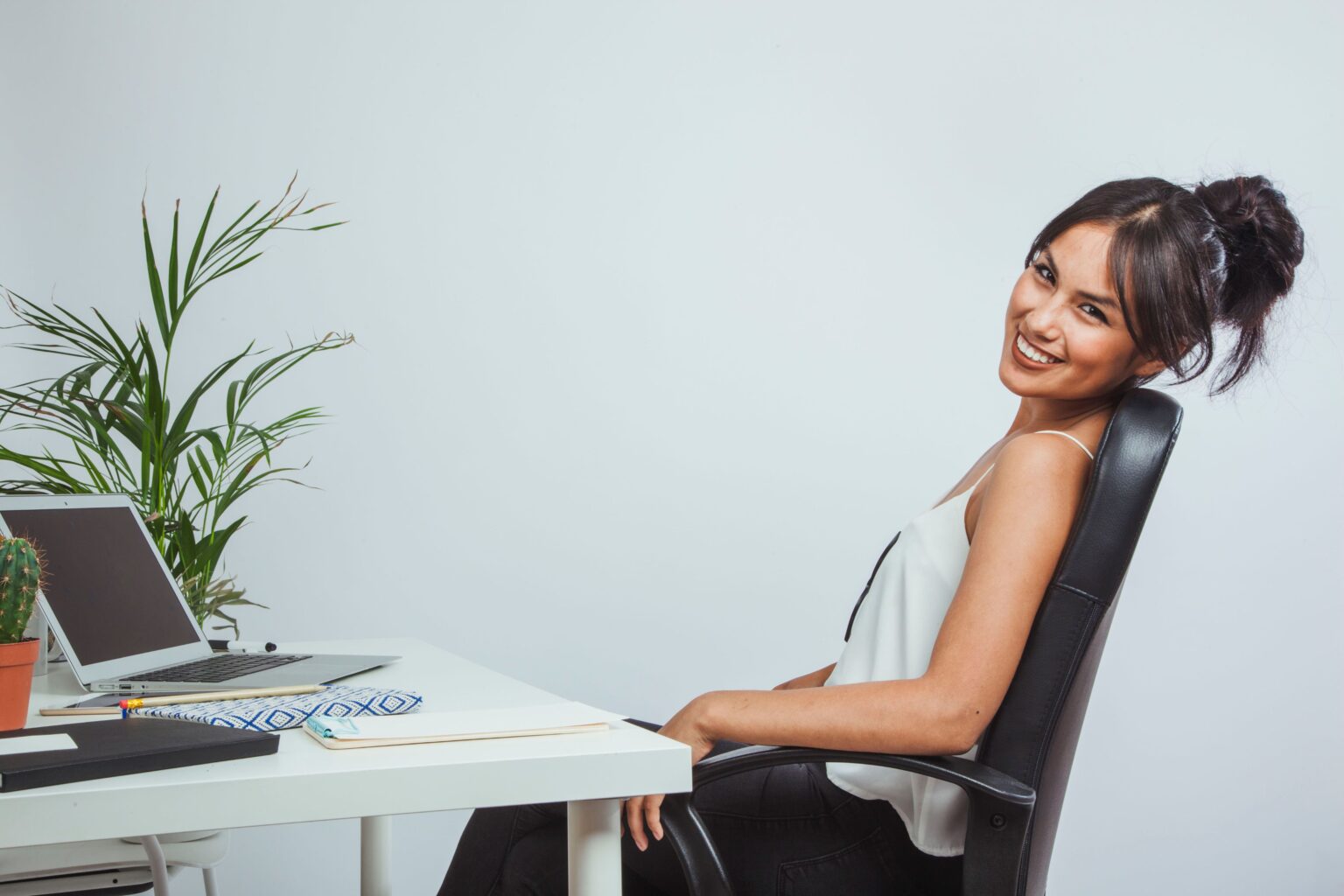 Back Pain from Sitting at a Desk: Causes & Solutions for Relief